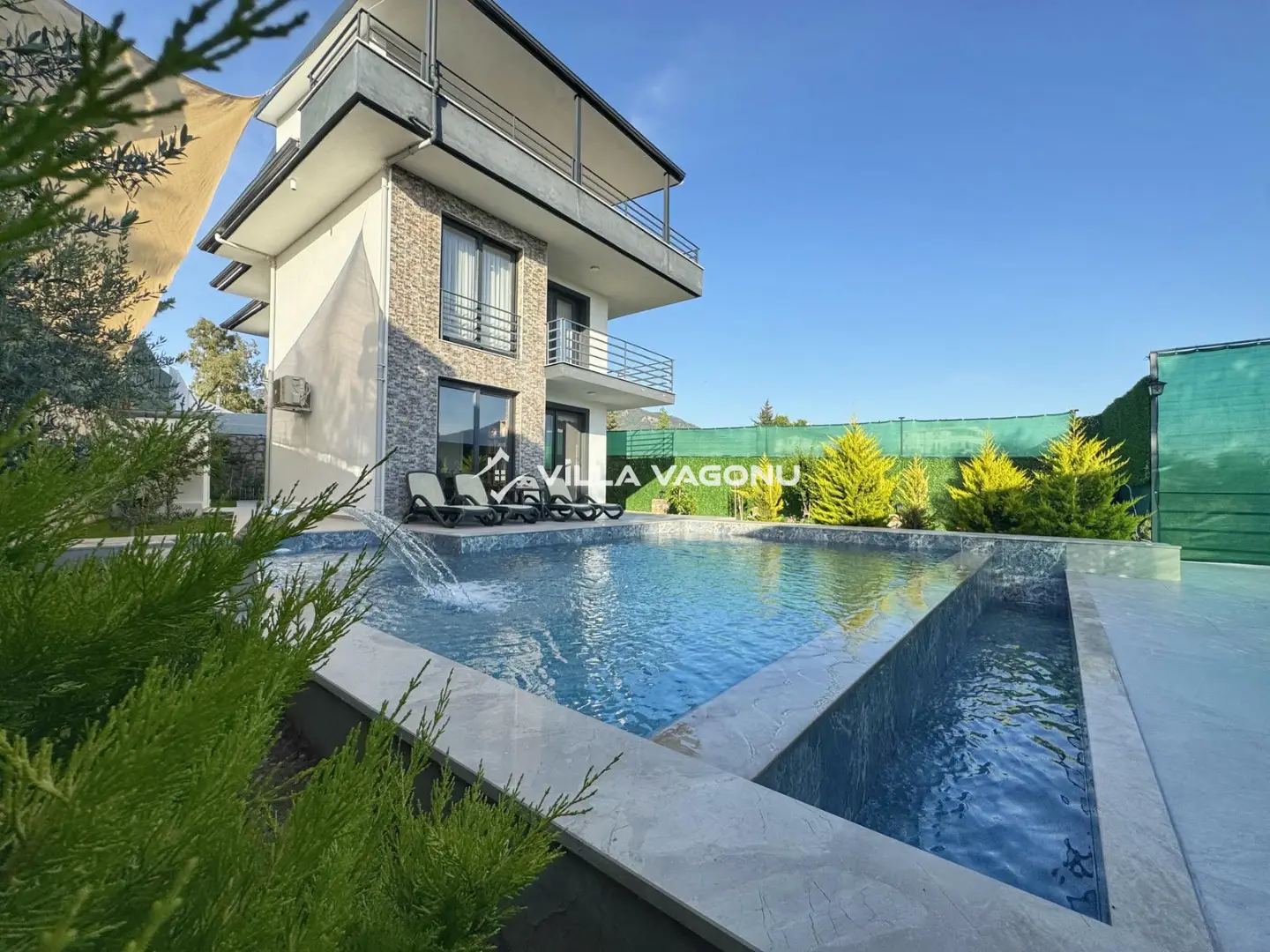 Villa Maple